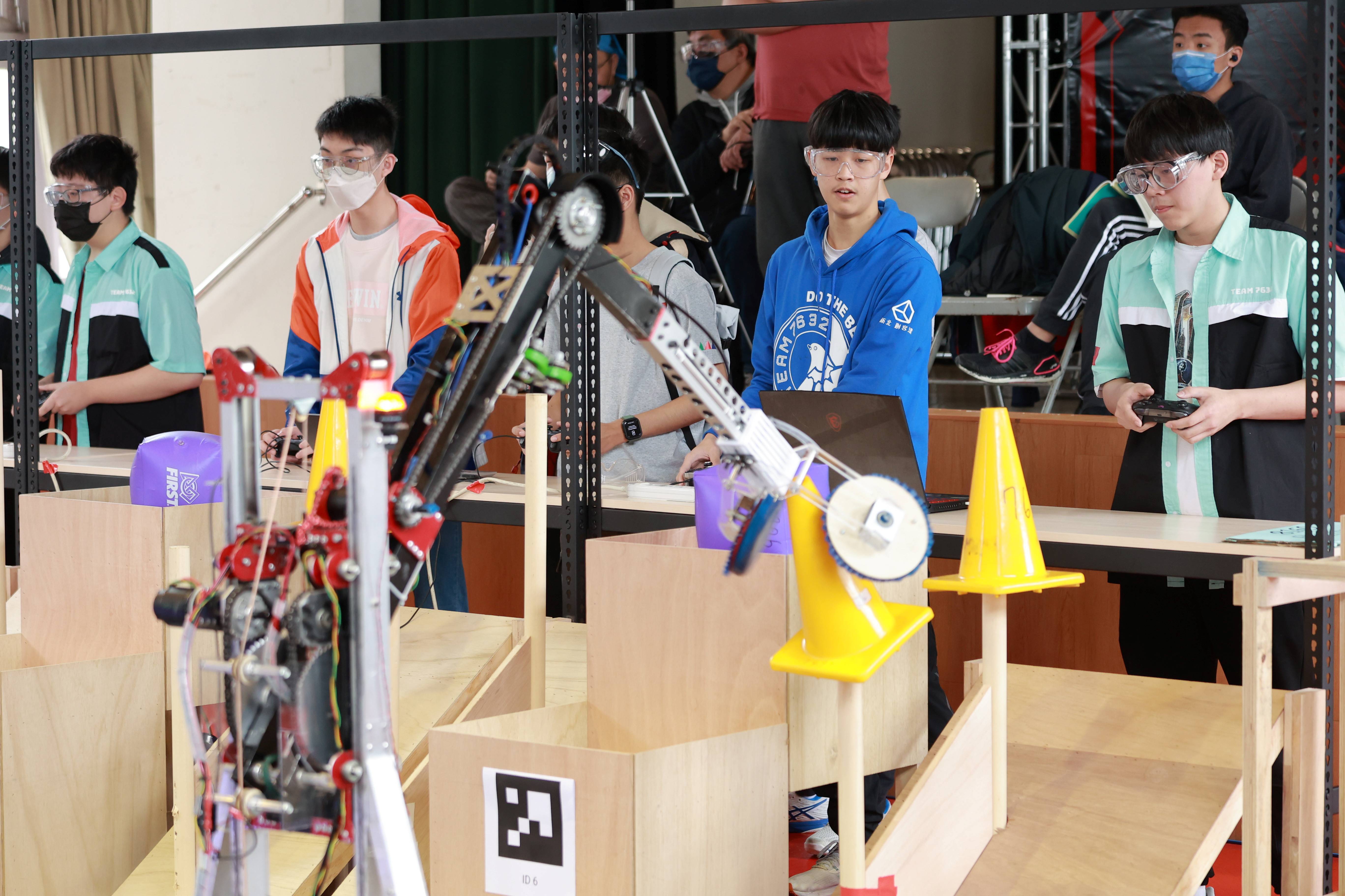 新北號召全國FRC熱血高中生組隊打模擬賽 目標休士頓決賽 - 國立教育廣播電臺Channel+