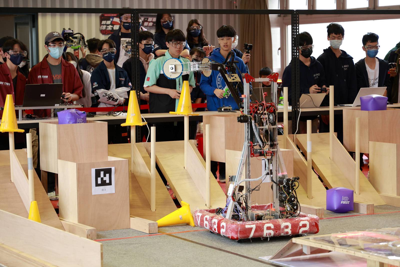 新北號召全國FRC熱血高中生組隊打模擬賽 目標休士頓決賽 - 國立教育廣播電臺Channel+